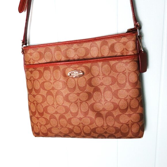 Coach | Bags | Coach Signature Crossbody Bag Pebbled Leather Purse ...